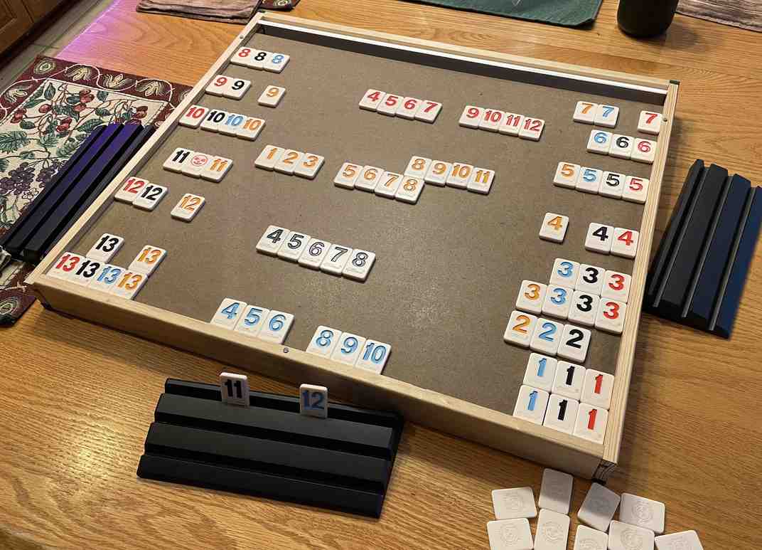 如何玩 Rummikub：規則、策略和技巧
