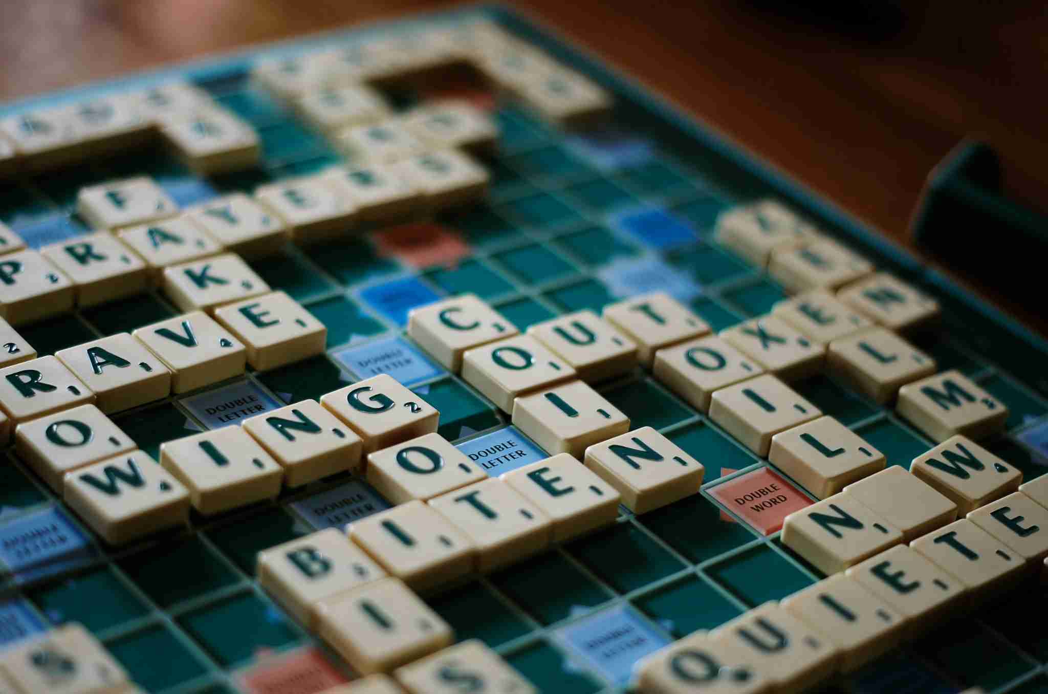 Jogando o Scrabble original: regras, estratégias e dicas
